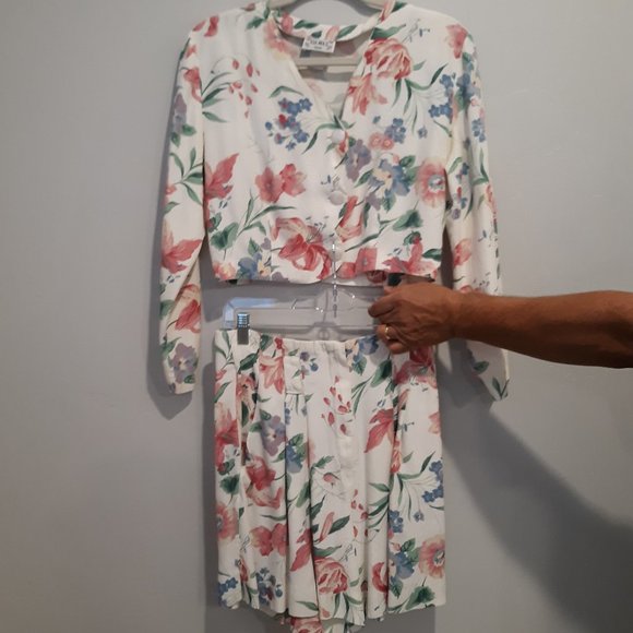 Via Max | Shorts | Via Max Floral Crop Top With Coordinated Shorts Size ...